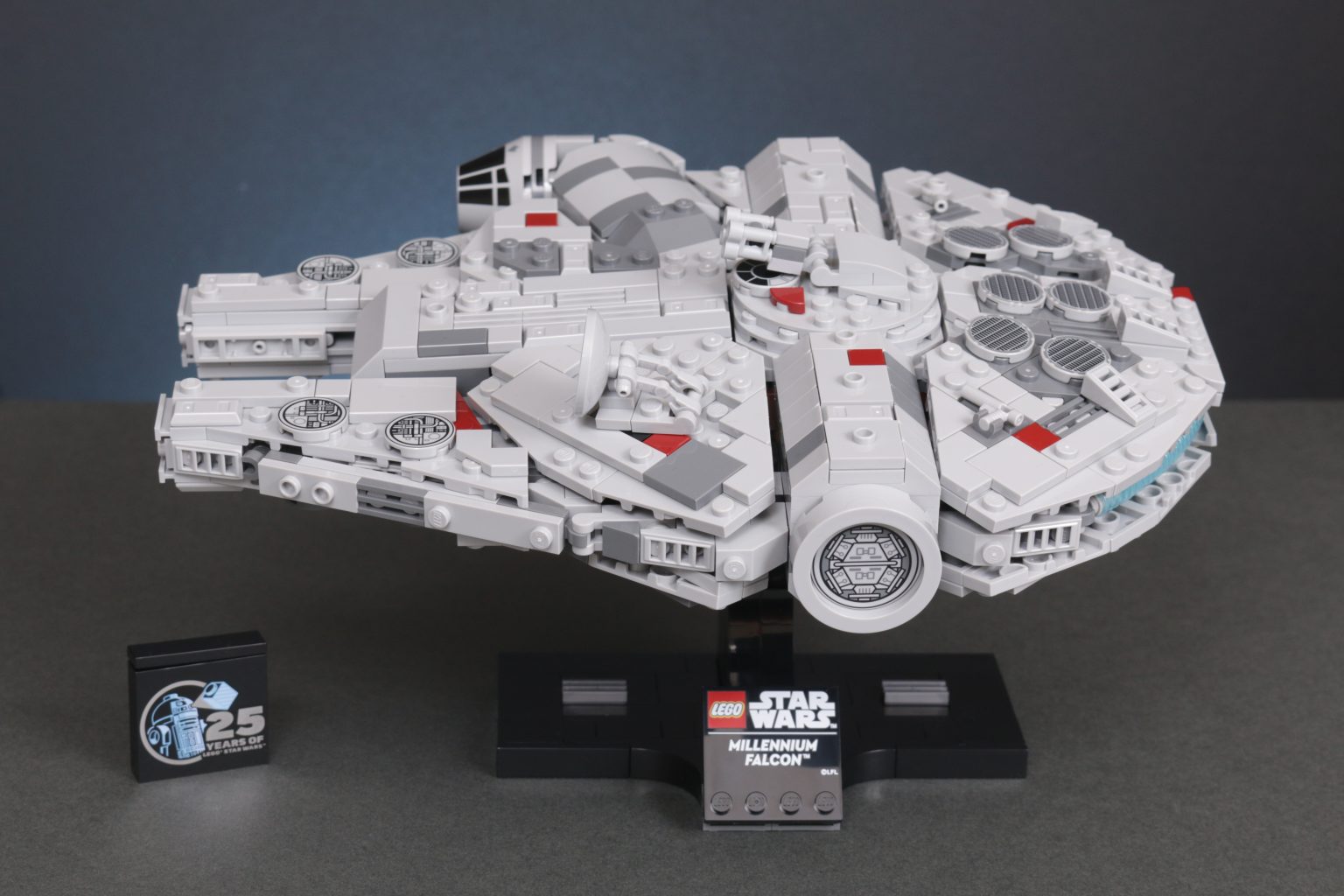 LEGO Star Wars 75375 Millennium Falcon review