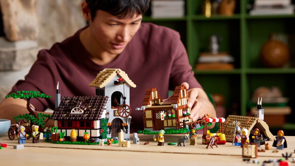 LEGO Icons 10332 Medieval Town Square opts for adventure