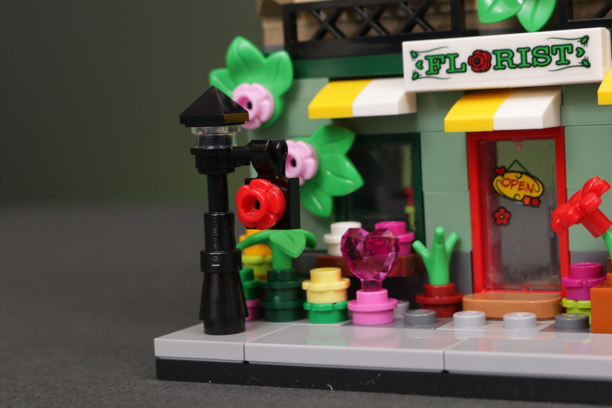 LEGO 40680 Flower Shop gift-with-purchase review