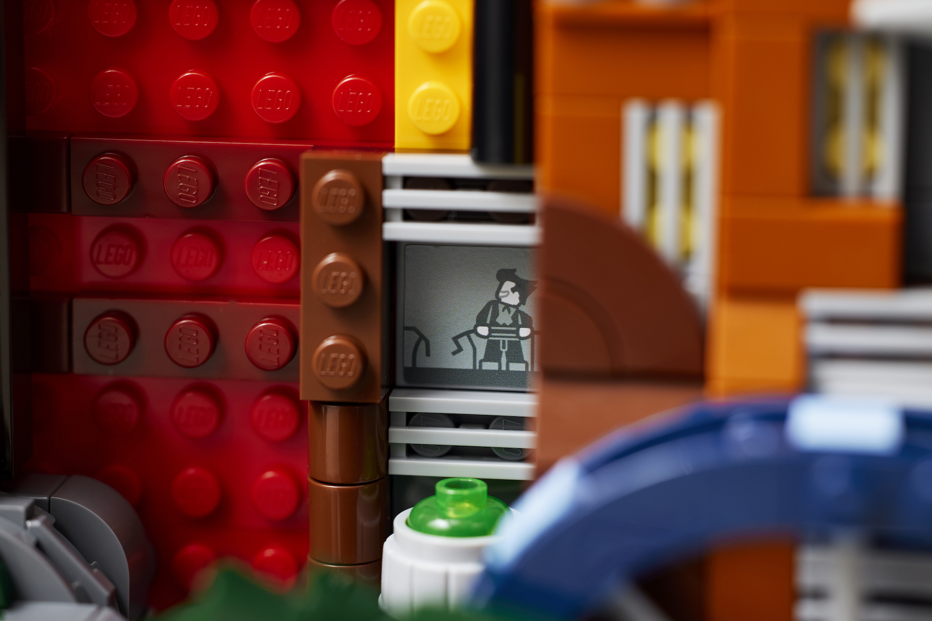 LEGO 76271 Batman: The Animated Series Gotham City visual tour and gallery