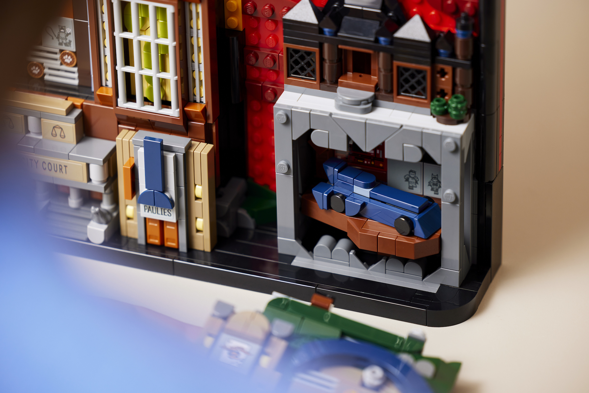 LEGO 76271 Batman: The Animated Series Gotham City visual tour and gallery