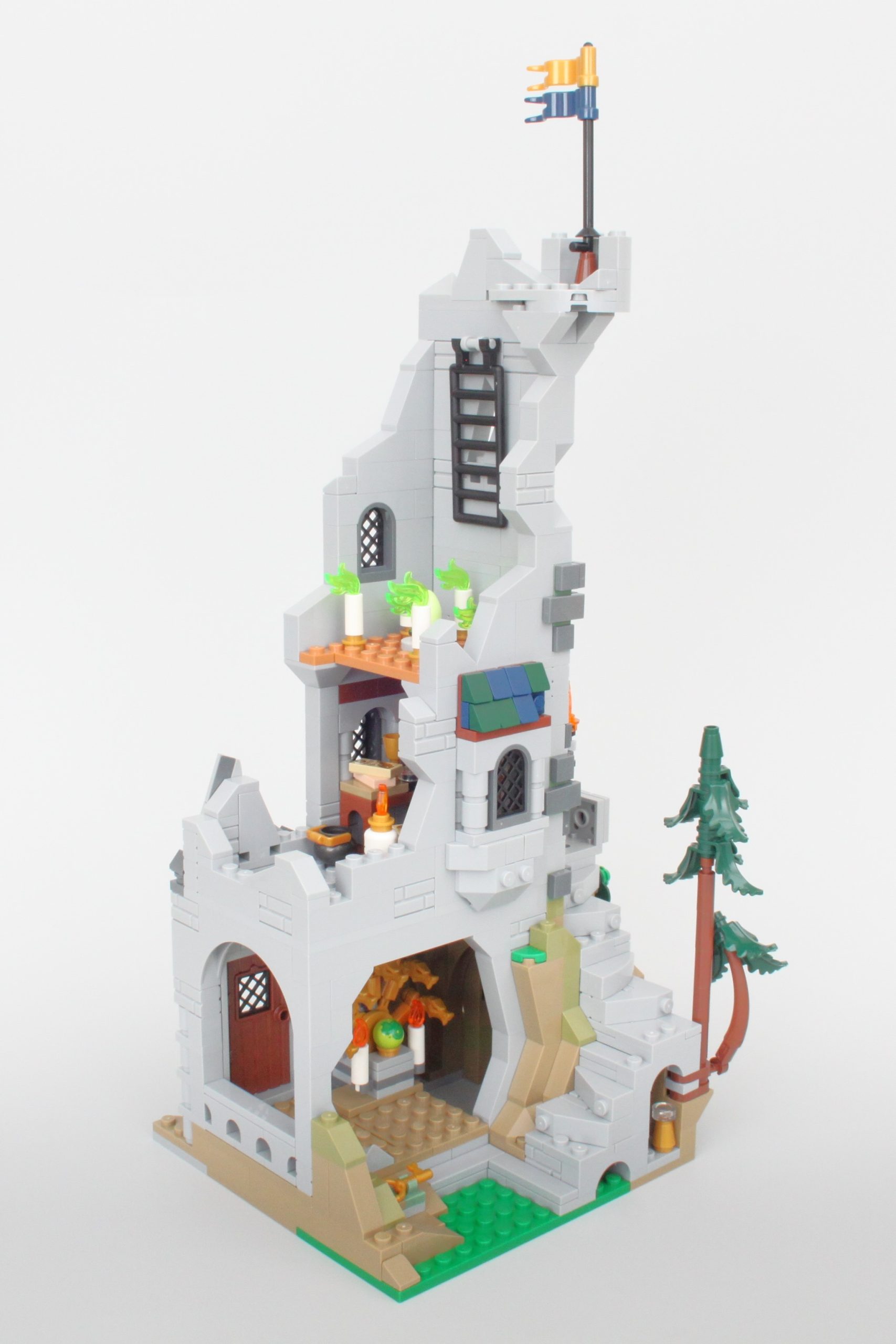 LEGO 21348 Dungeons & Dragons: Red Dragon's Tale review