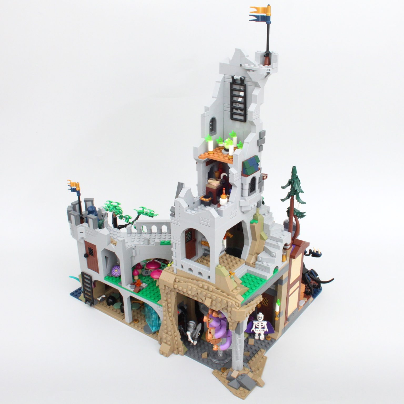 LEGO 21348 Dungeons & Dragons: Red Dragon's Tale review