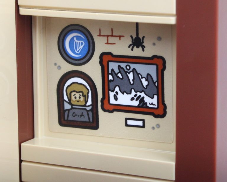 Some LEGO Dungeons & Dragons minifigures fit better with the LEGO Ideas set