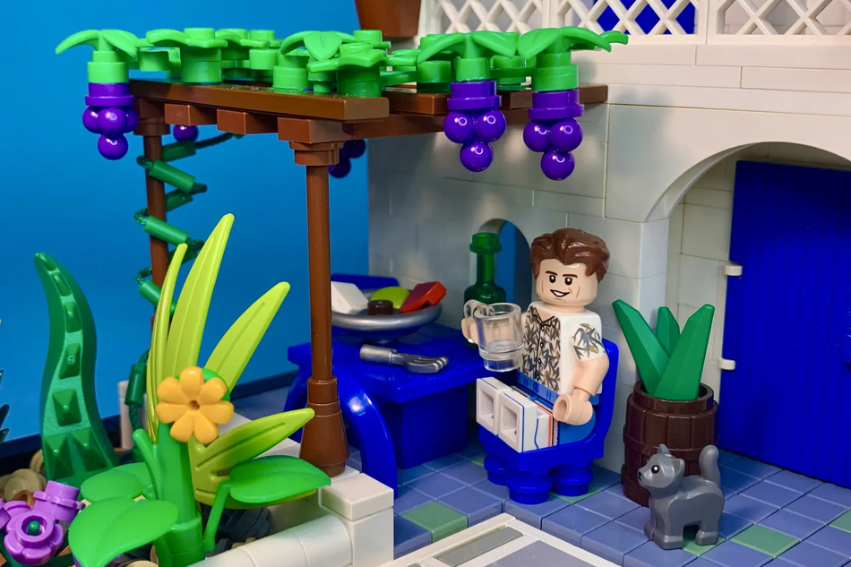 LEGO Ideas Greek Holiday basks in the glow of 10K supporters
