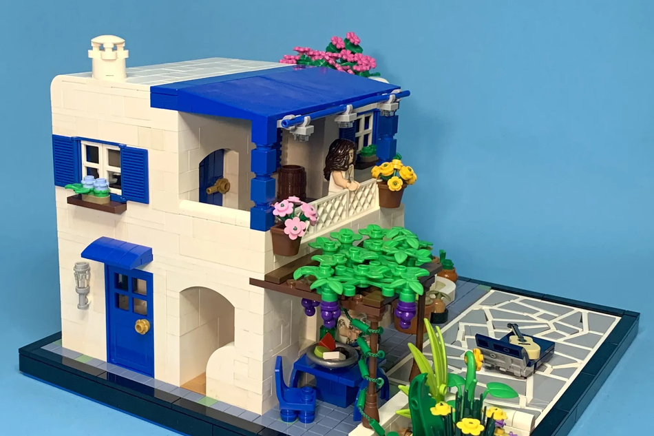 LEGO Ideas Greek Holiday basks in the glow of 10K supporters
