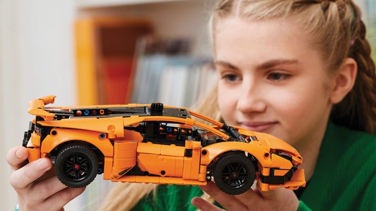 LEGO Technic recolours are here to stay in 2024