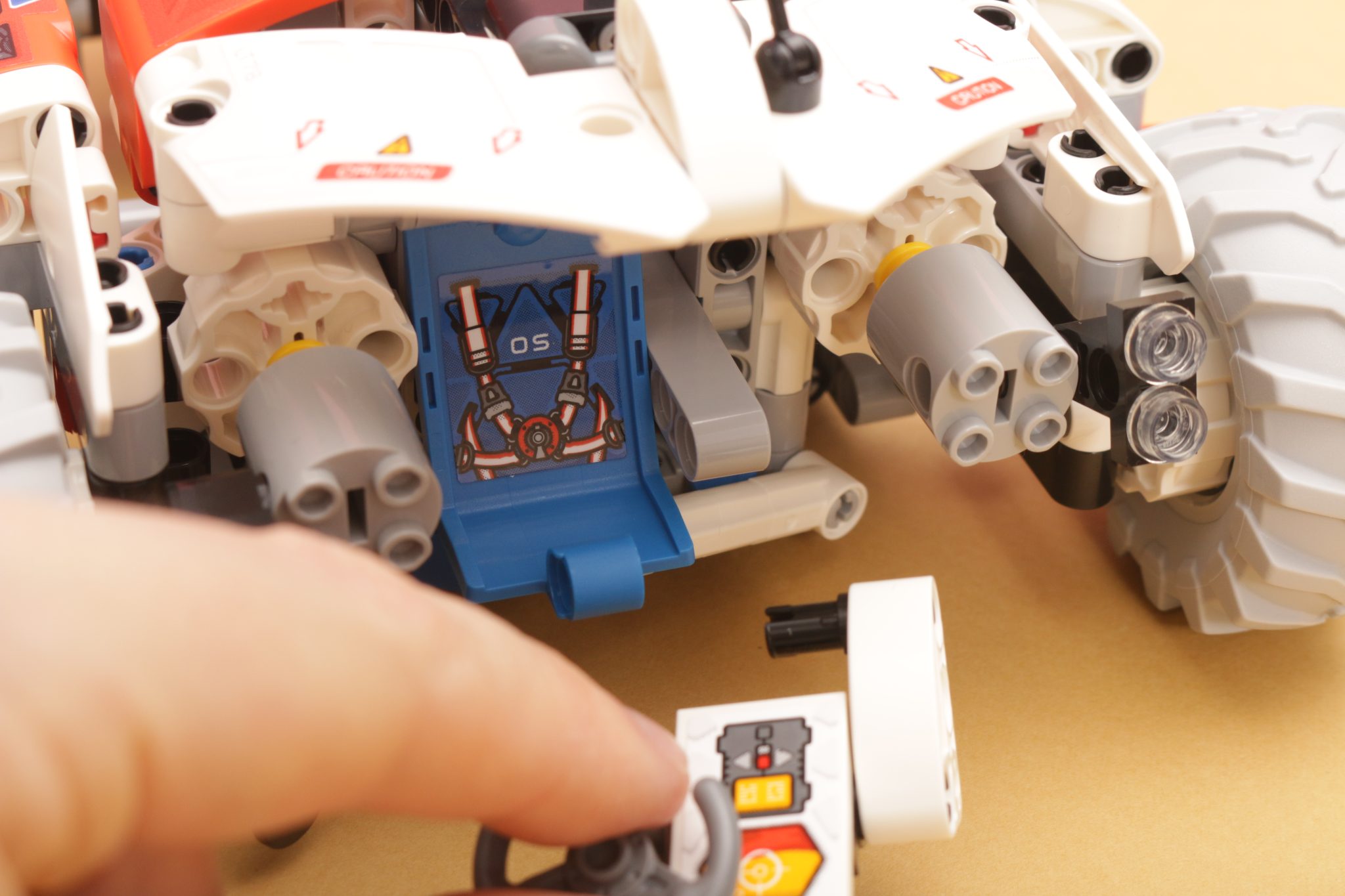 How to make LEGO Technic 42178 Surface Space Loader minifigure scale