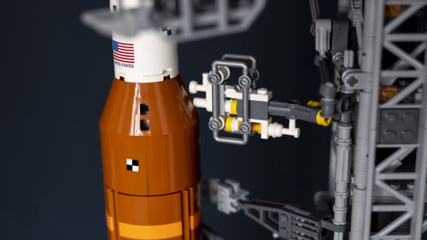 LEGO Icons 10341 NASA Artemis Space Launch System review