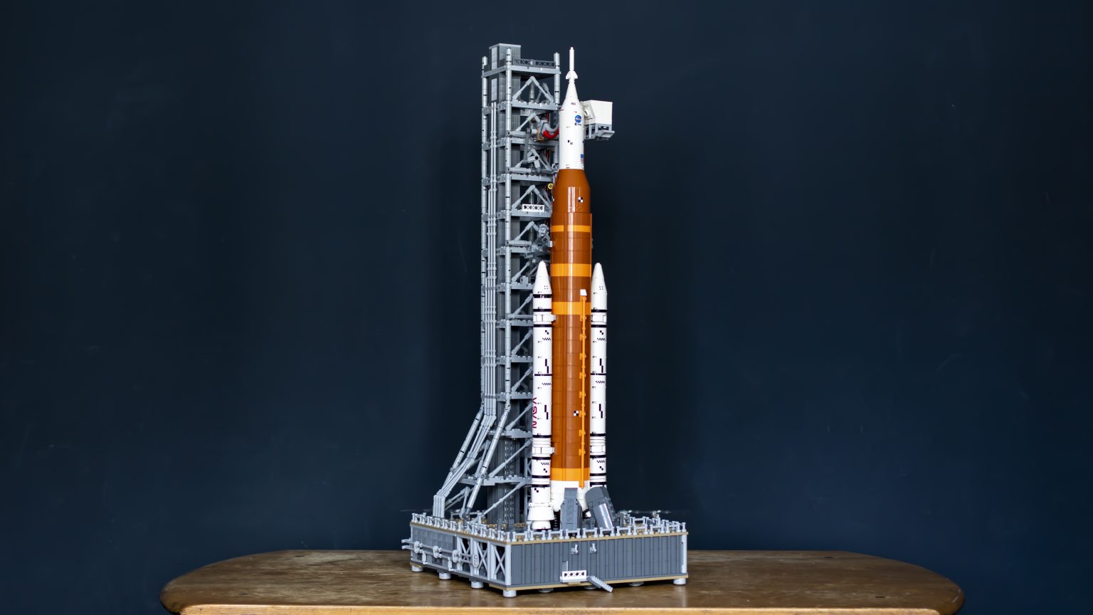 LEGO 10341 NASA Artemis Space Launch System's scale was determined by ...