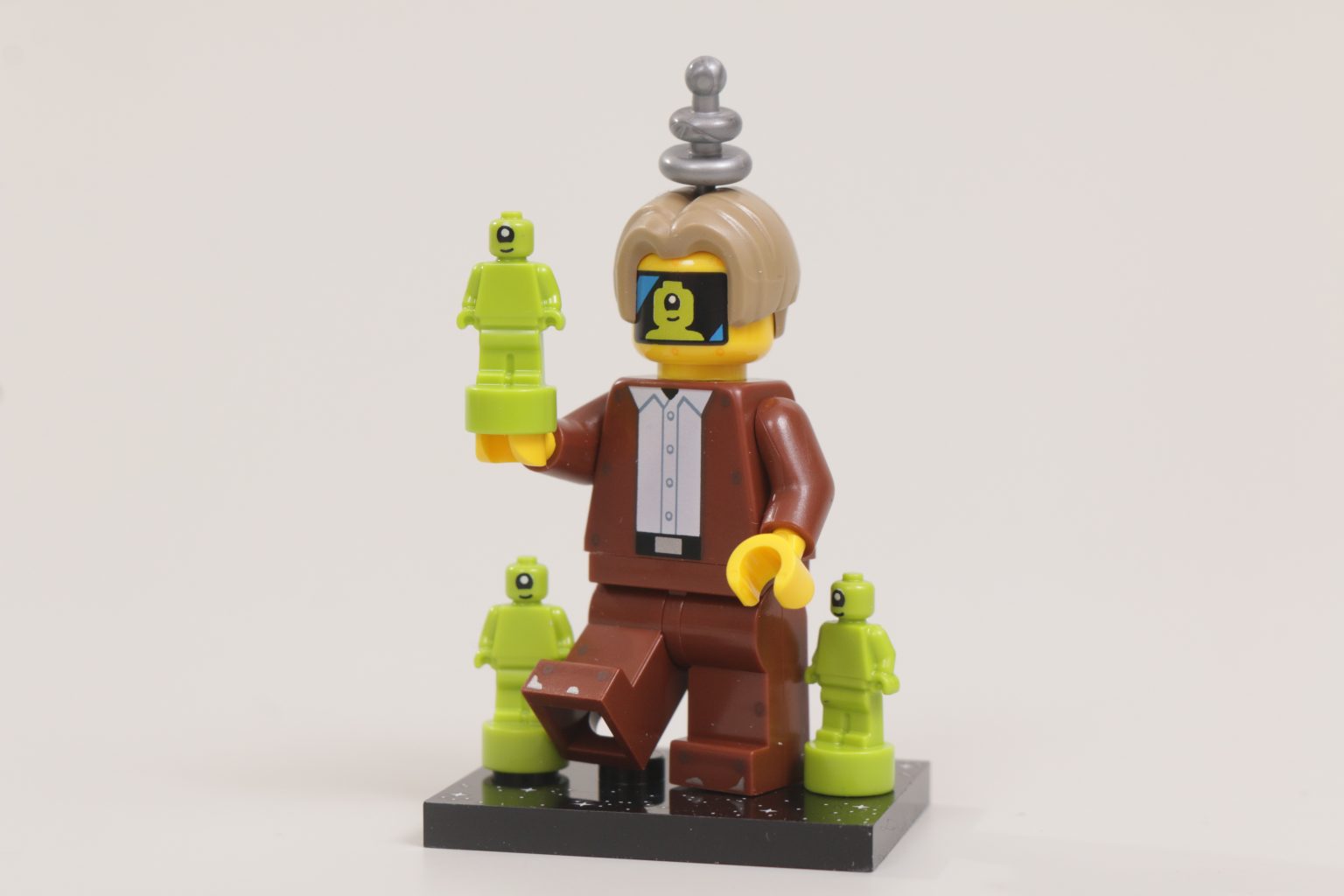 LEGO Minifigures Series 26 secrets: Beetlezoid and Imposter