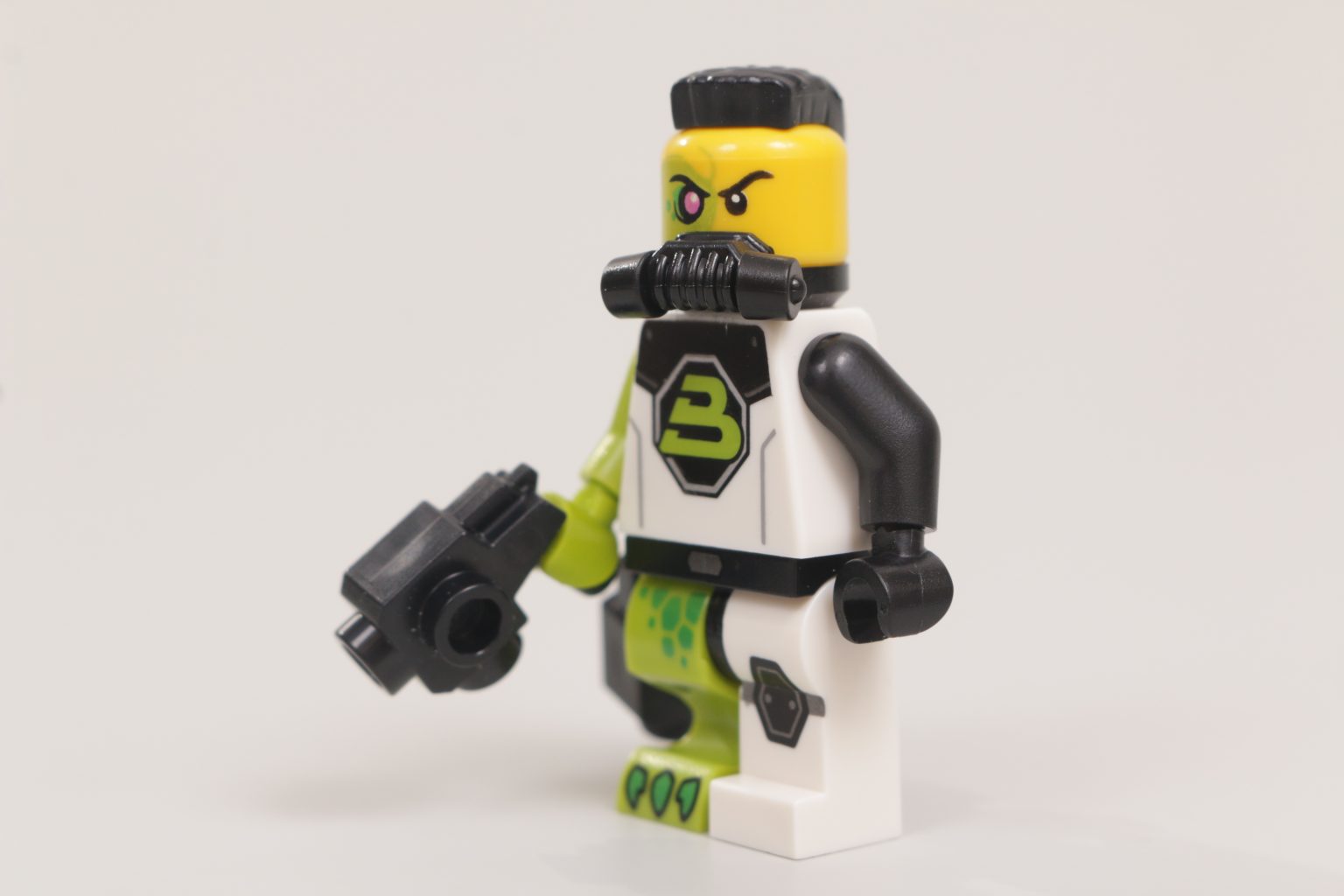LEGO Series 26 secrets: Alien Tourist and Blacktron Mutant