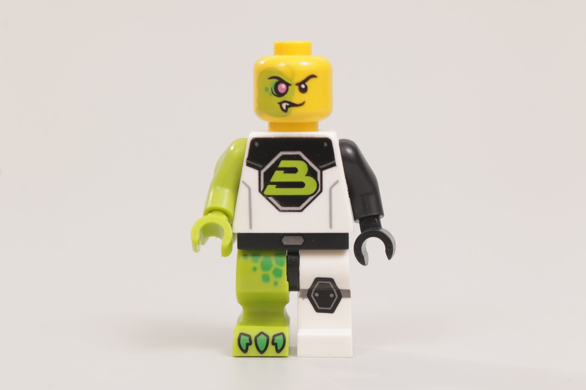 LEGO Series 26 secrets: Alien Tourist and Blacktron Mutant