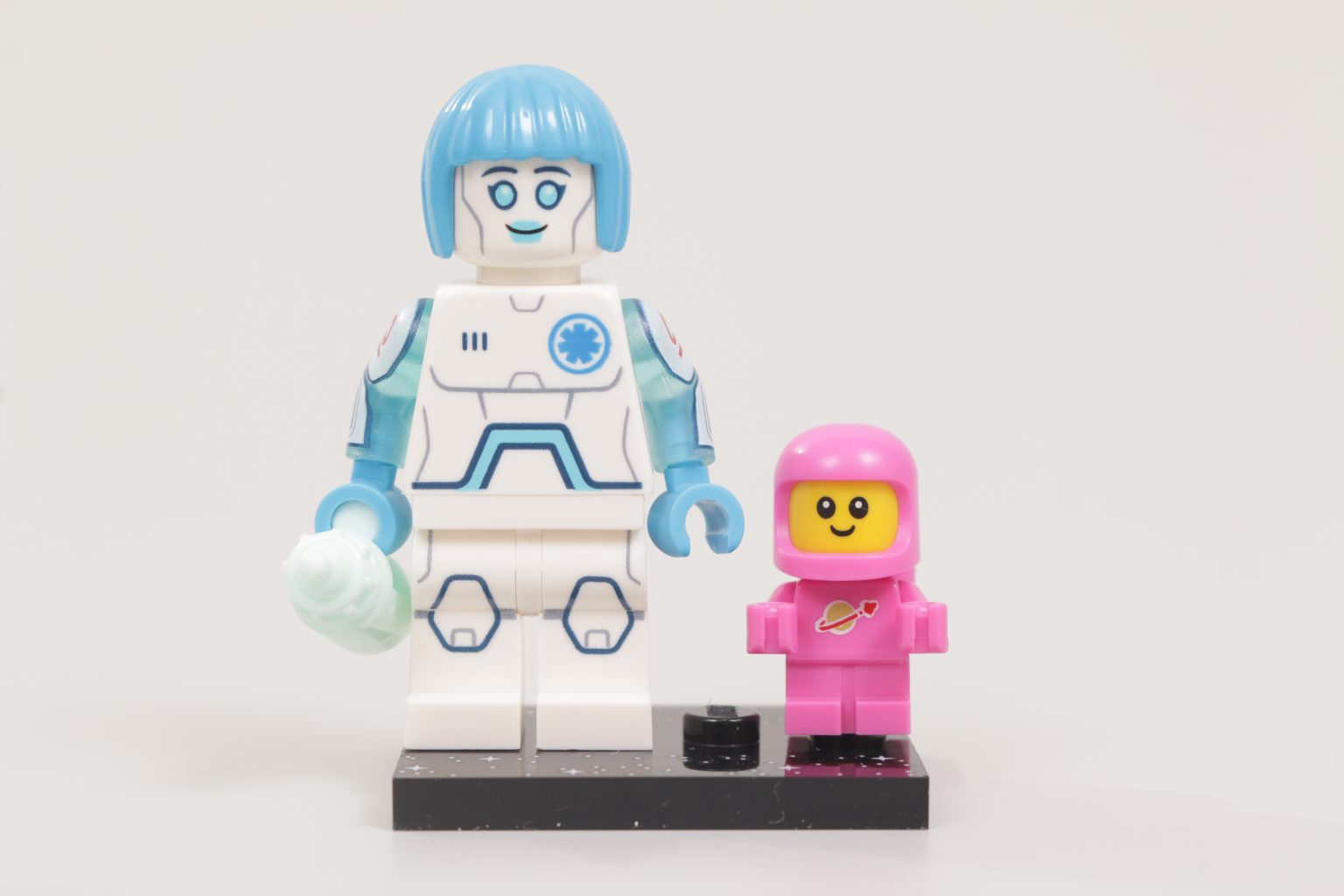 LEGO Nurse Android and Retro Space Heroine walkthrough
