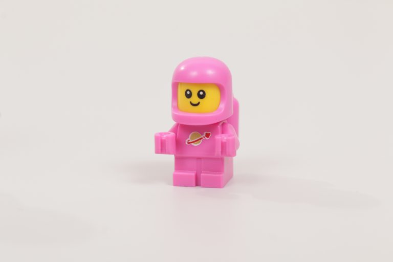 LEGO Nurse Android and Retro Space Heroine walkthrough