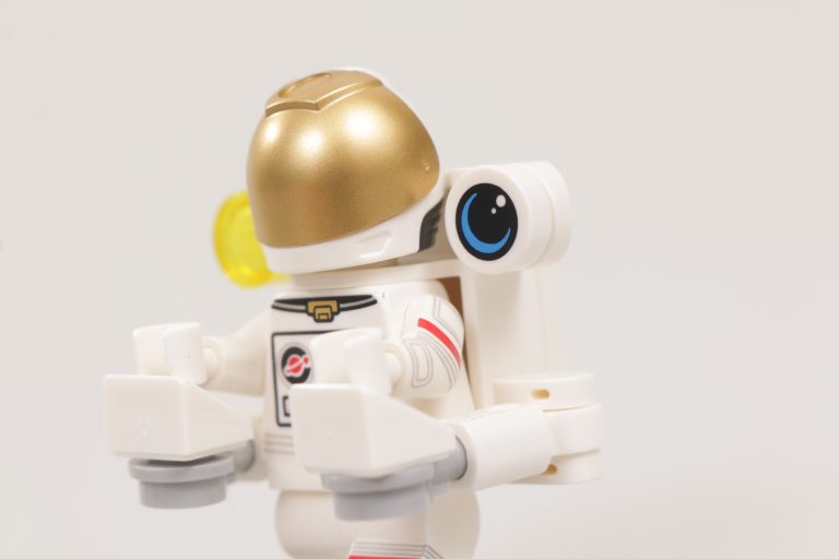 LEGO Series 26 designer secrets: Robot Butler and Astronaut