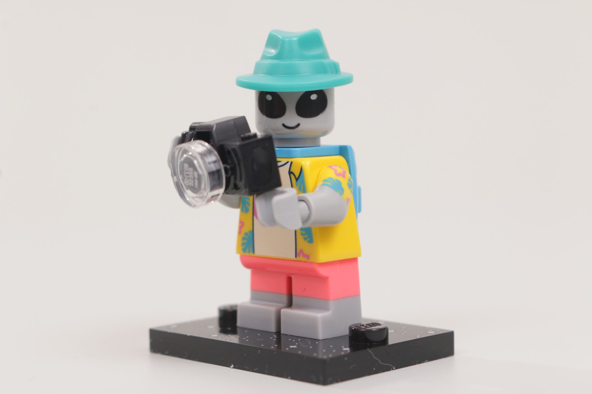 LEGO Series 26 secrets: Alien Tourist and Blacktron Mutant