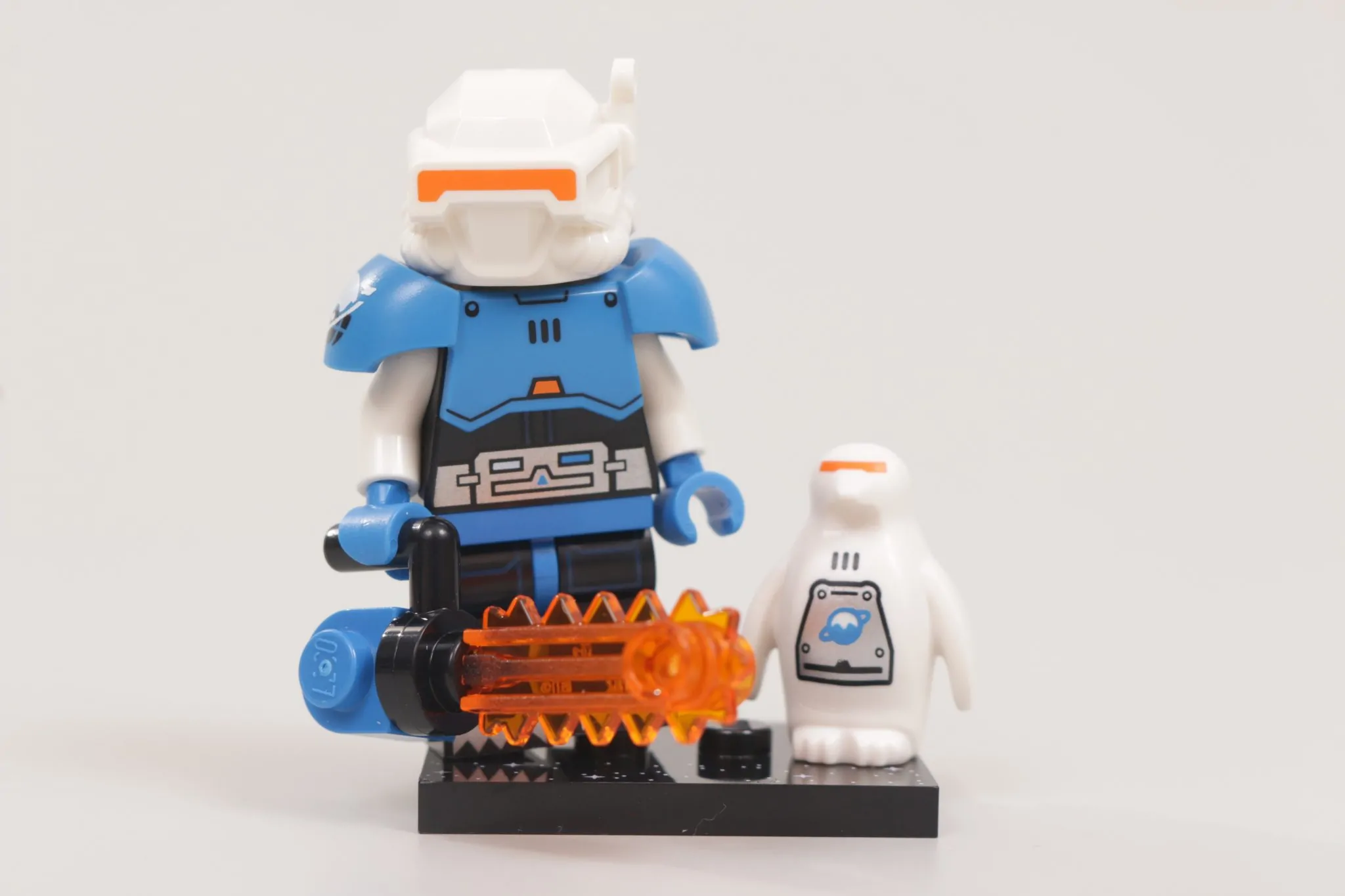LEGO Series 26 walkthrough: Ice Planet Explorer and Orion