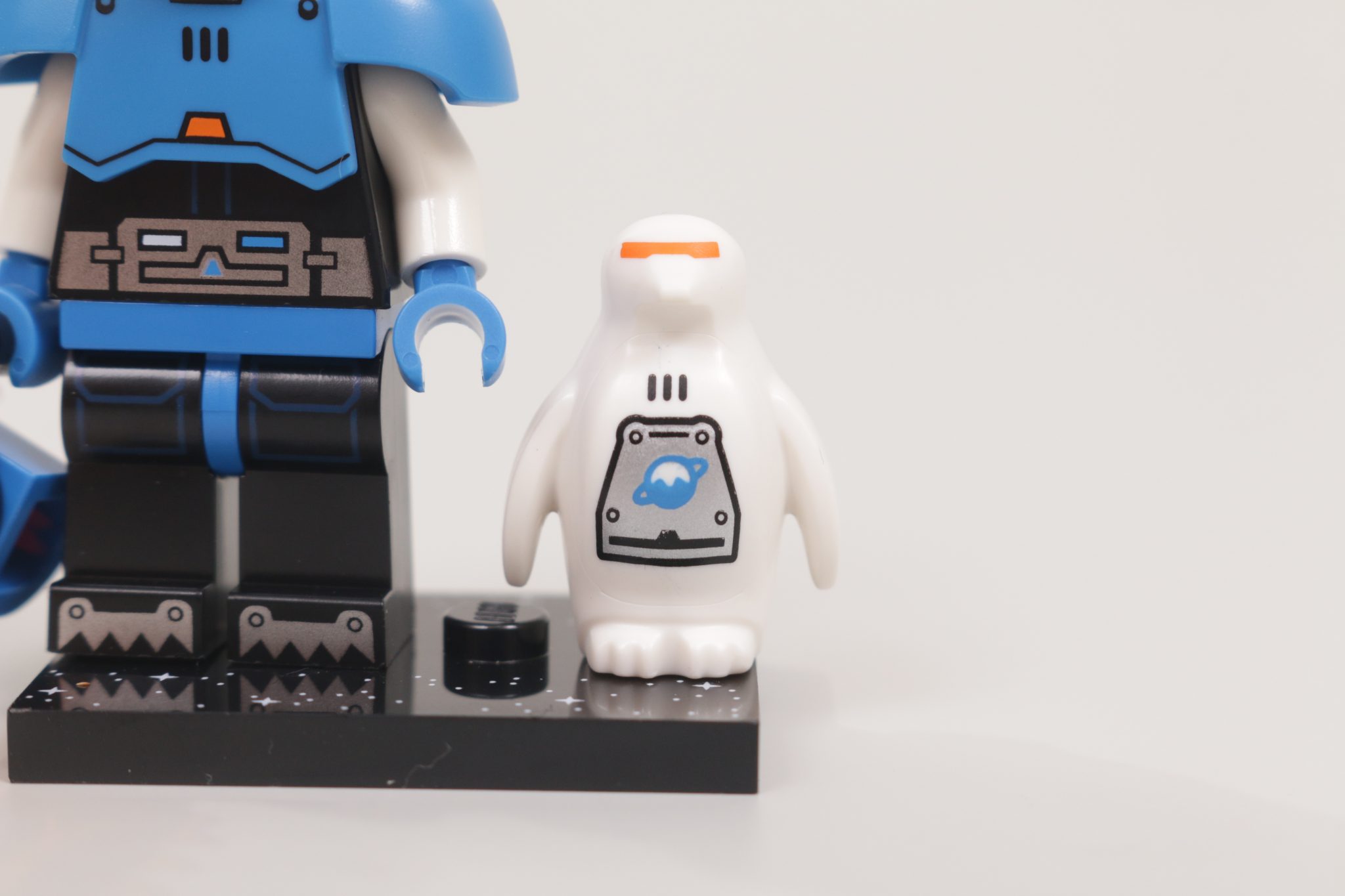 LEGO Series 26 walkthrough: Ice Planet Explorer and Orion