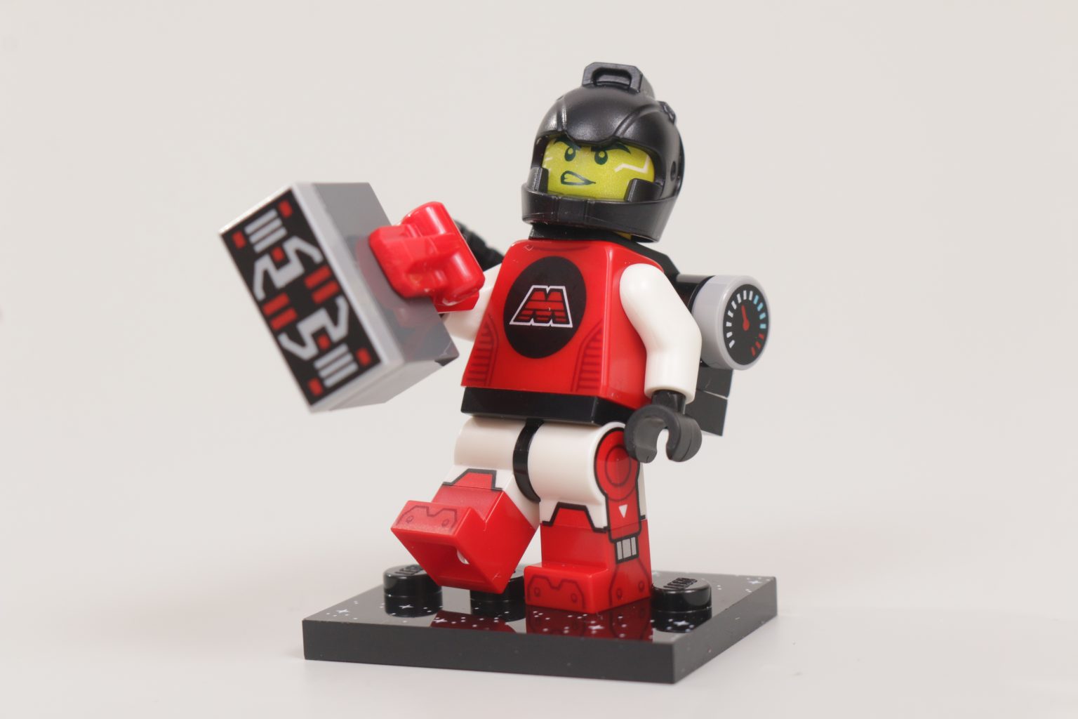 LEGO Series 26 secrets: M-Tron Powerlifter and Flying Saucer