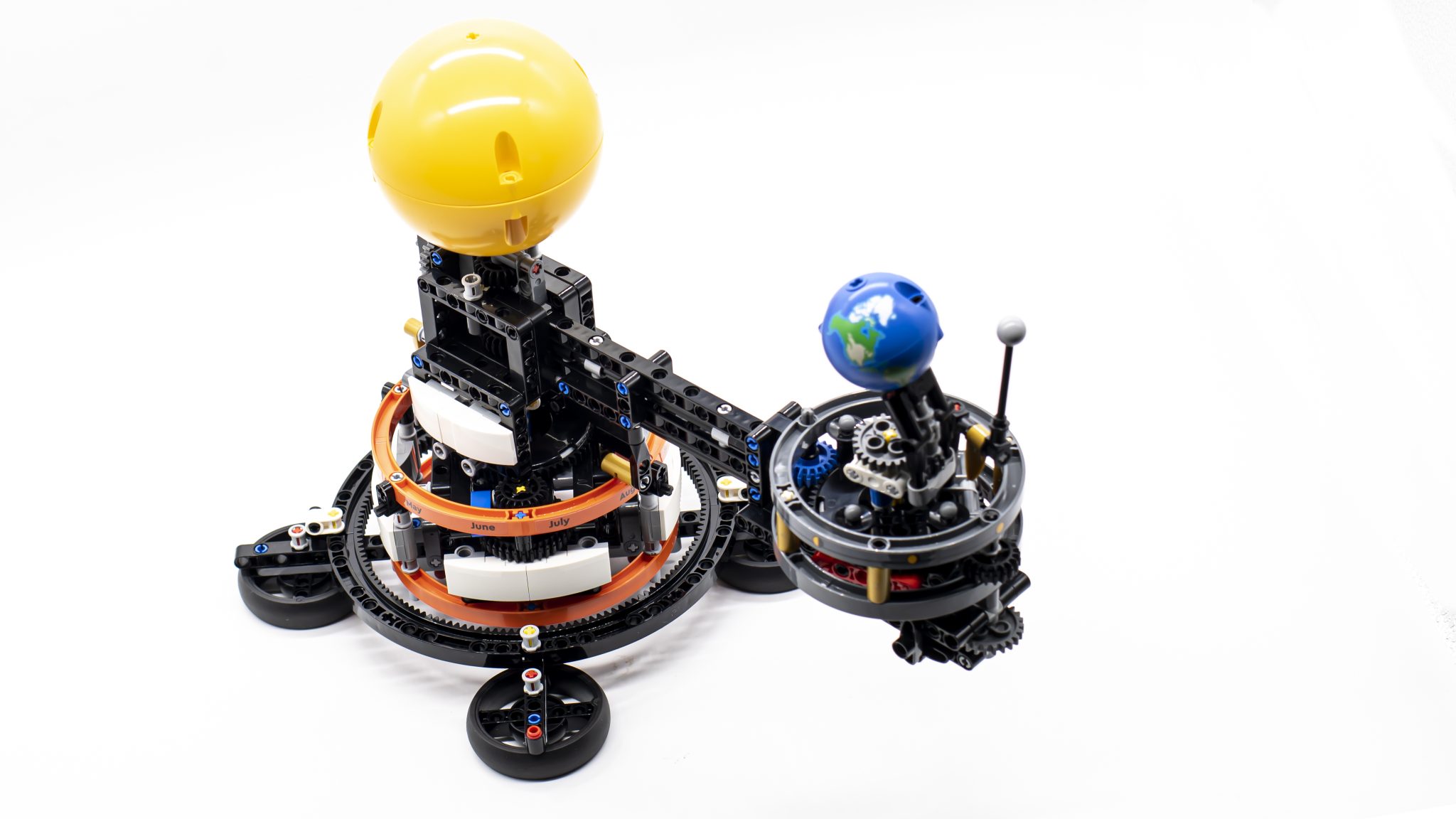 LEGO Technic 42179 Planet Earth and Moon in Orbit review