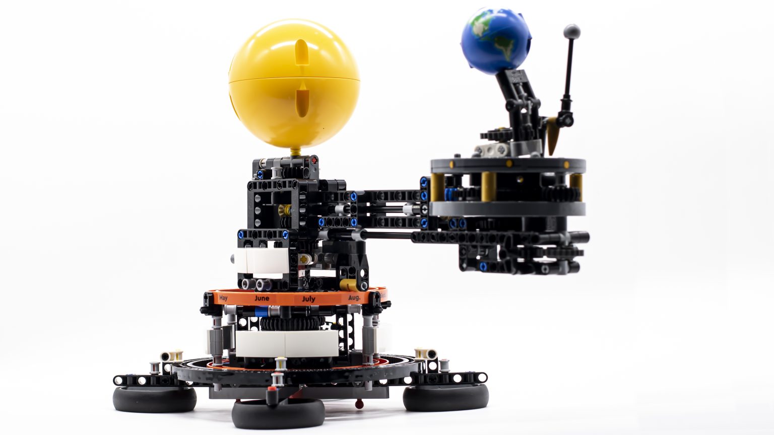 LEGO Technic 42179 Planet Earth and Moon in Orbit review