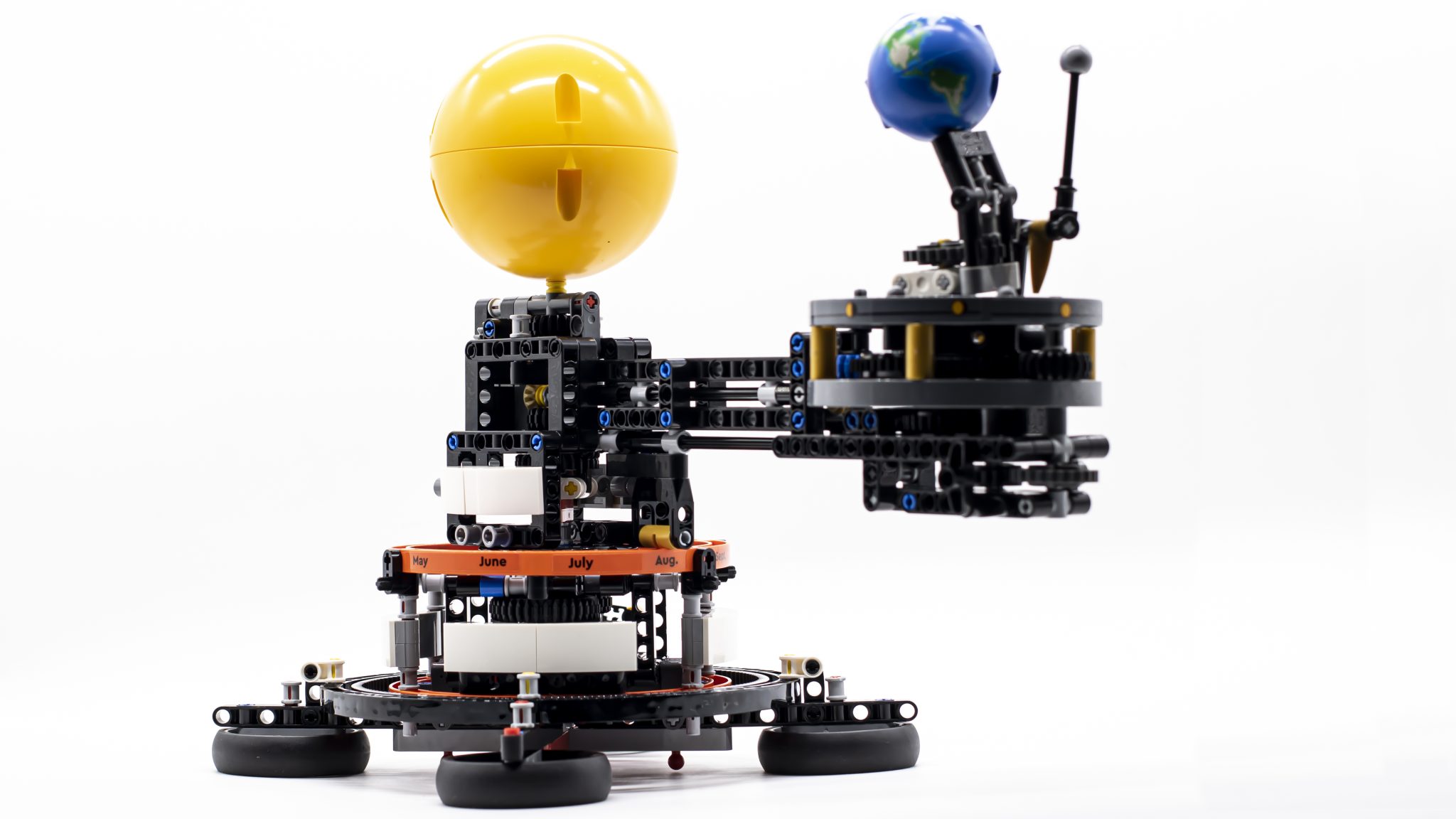 LEGO Technic 42179 Planet Earth and Moon in Orbit review
