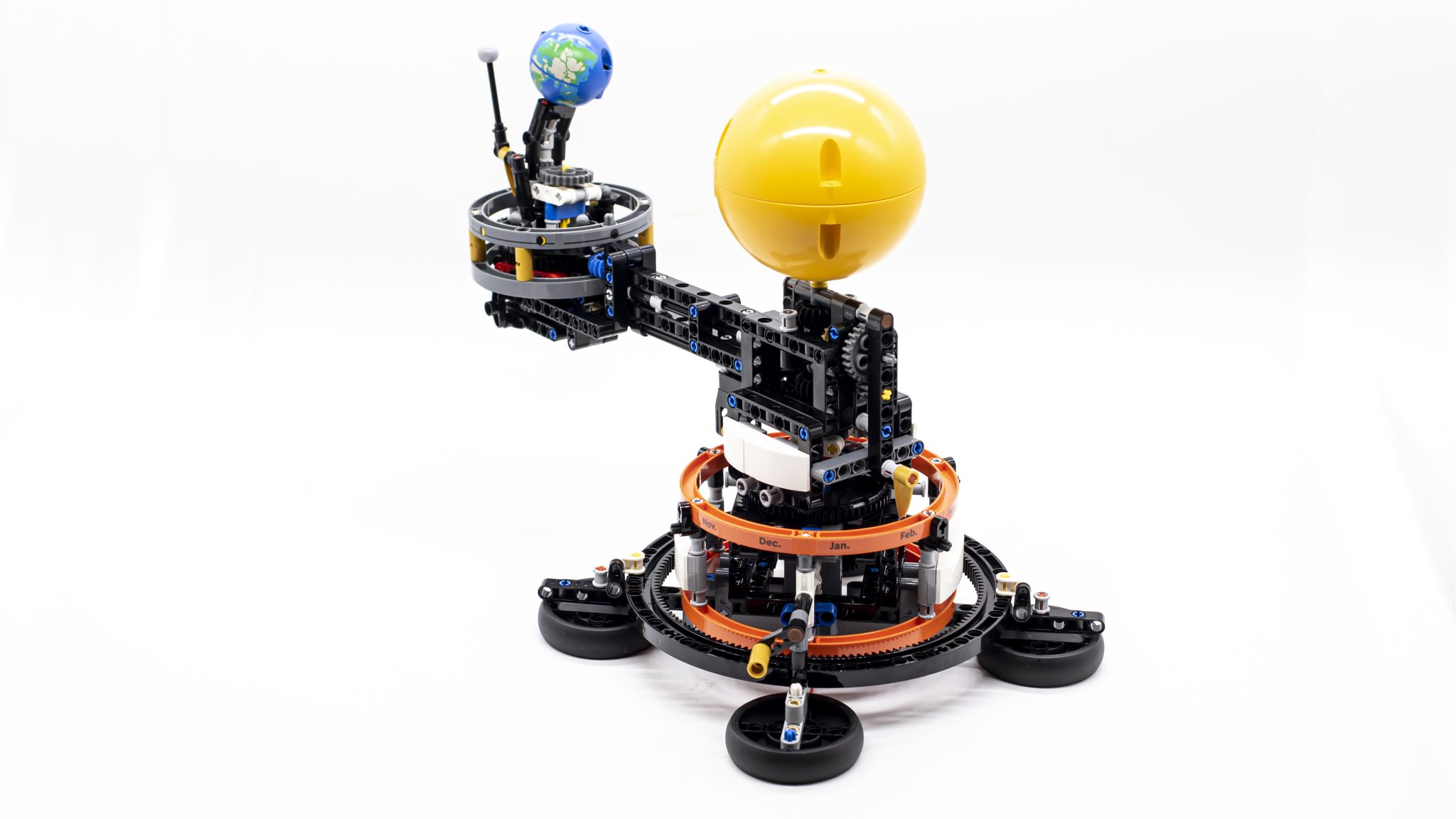 LEGO Technic 42179 Planet Earth and Moon in Orbit review