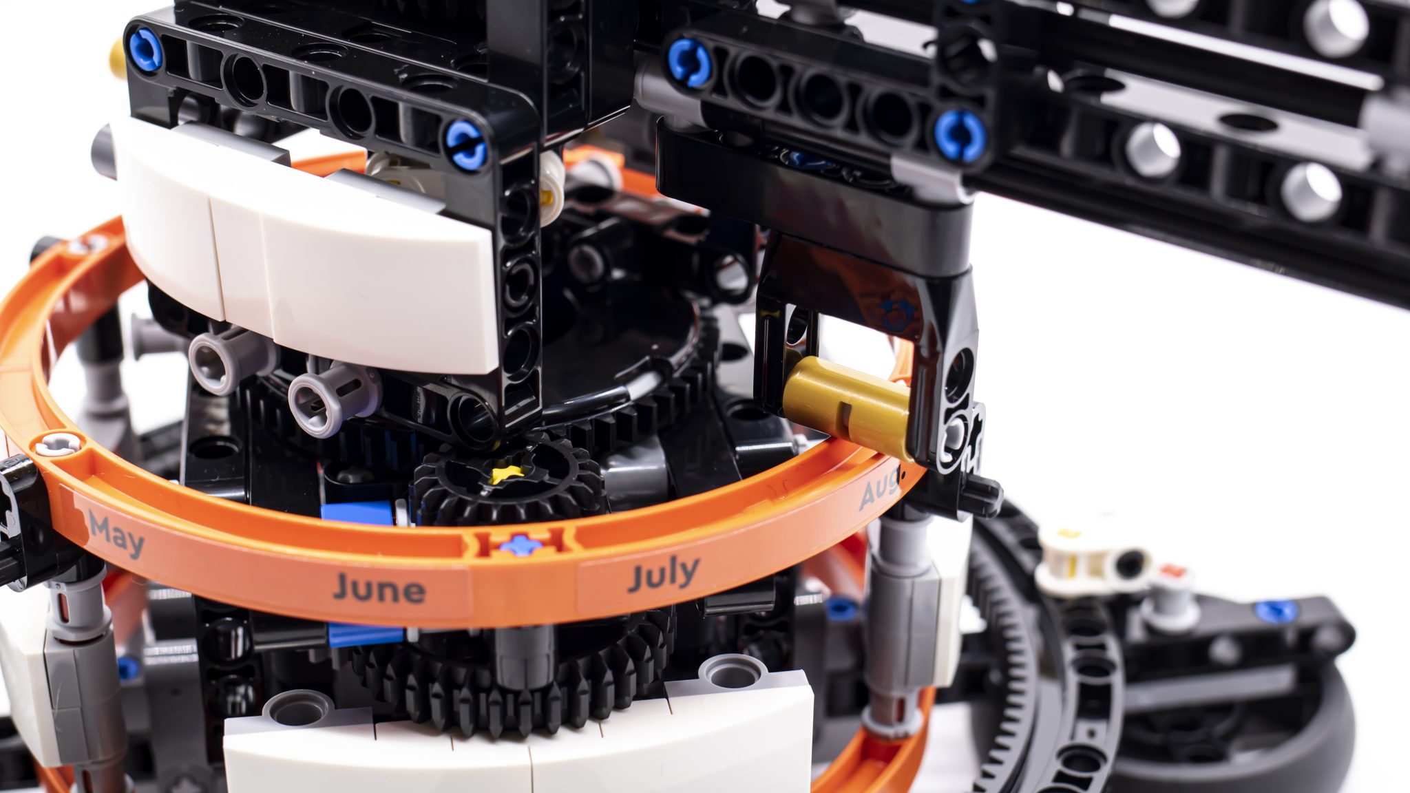 LEGO Technic 42179 Planet Earth and Moon in Orbit review