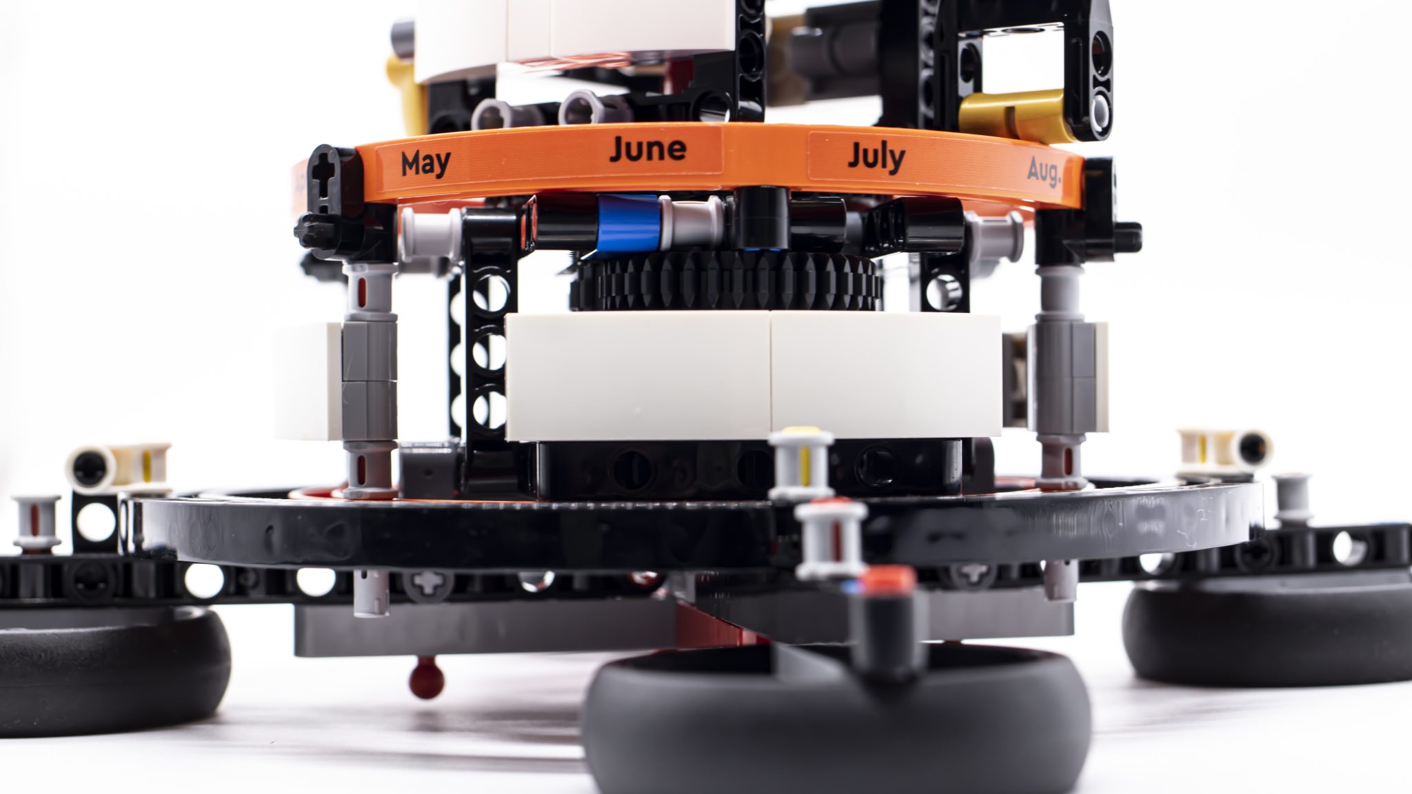 LEGO Technic 42179 Planet Earth and Moon in Orbit review