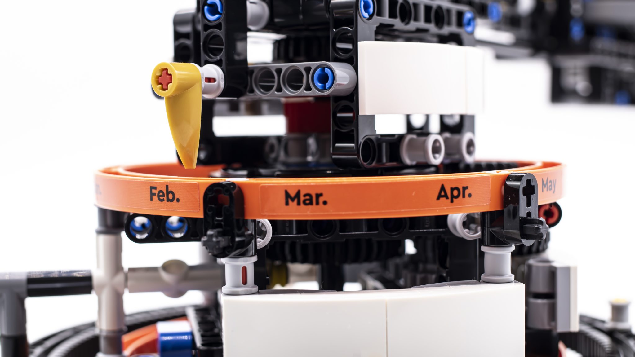 LEGO Technic 42179 Planet Earth and Moon in Orbit review