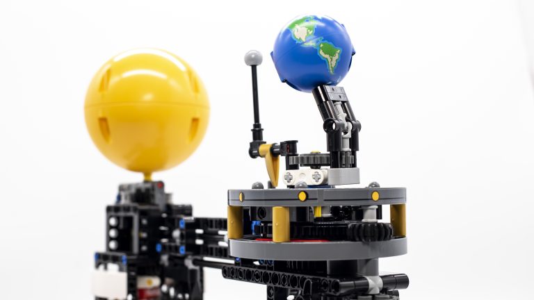 LEGO Technic 42179 Planet Earth and Moon in Orbit review