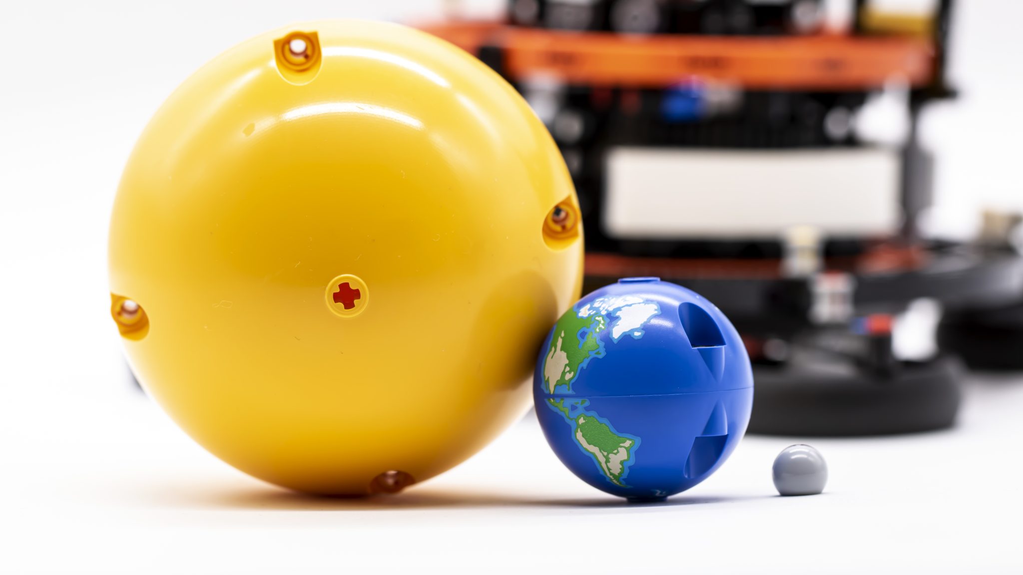 LEGO Technic 42179 Planet Earth and Moon in Orbit review