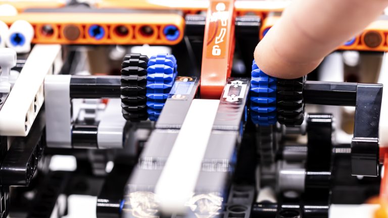 LEGO 42181 VTOL Heavy Cargo Spaceship LT81 review