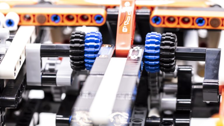 LEGO 42181 VTOL Heavy Cargo Spaceship LT81 review