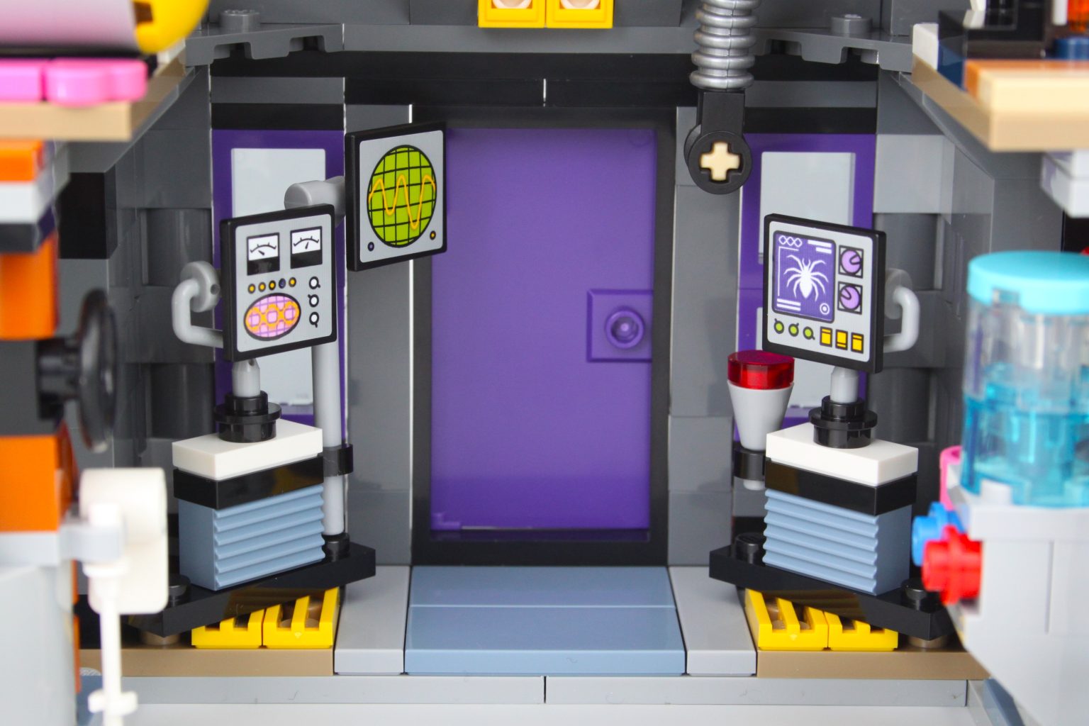 LEGO 75583 Minions and Gru's Family Mansion review