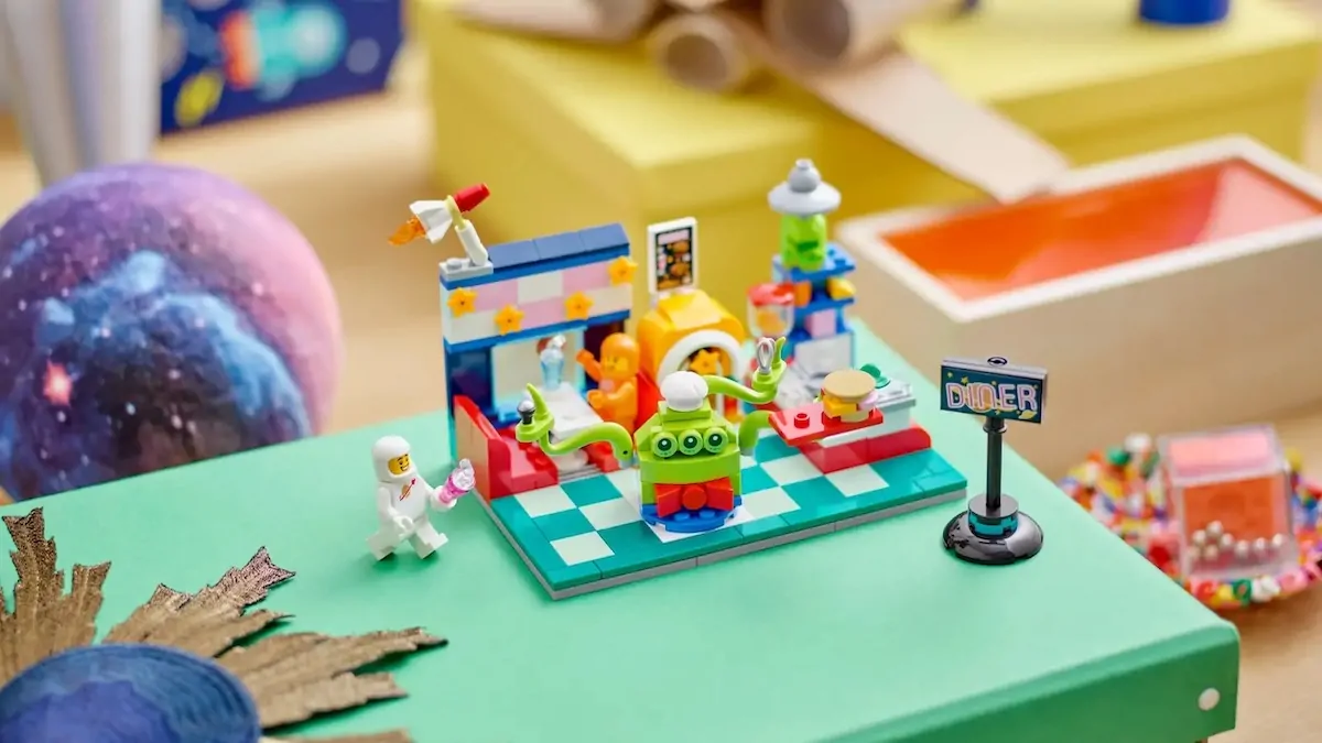 Upcoming LEGO space GWP officially revealed