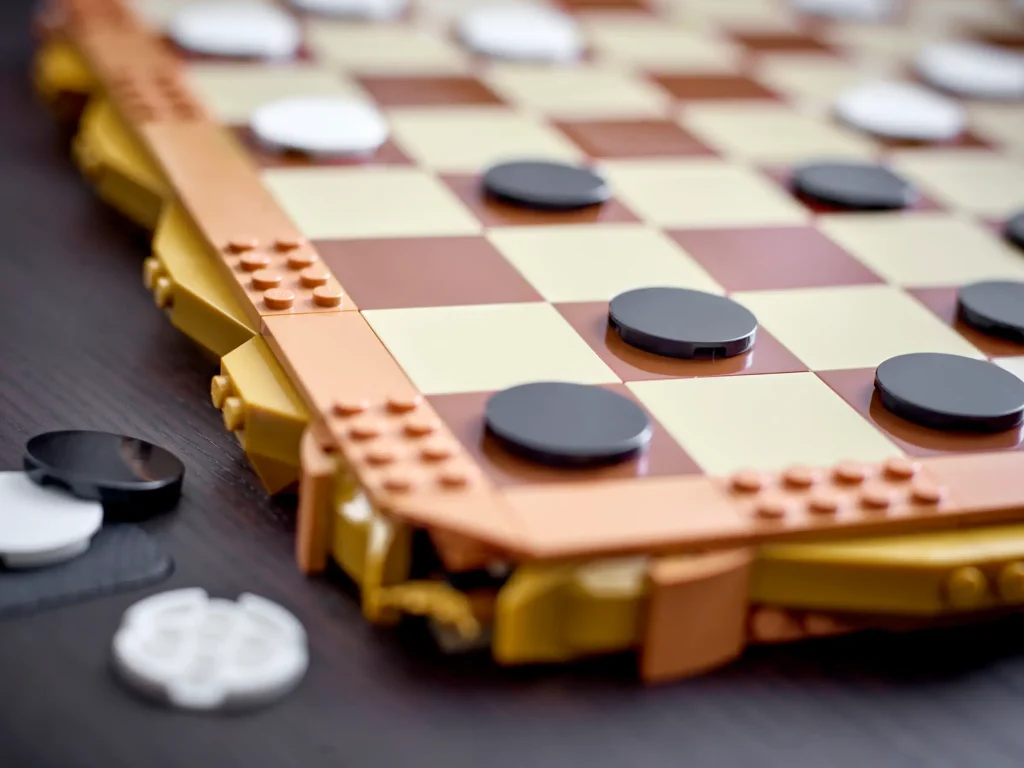 LEGO 40719 Traditional Chess Set officially revealed