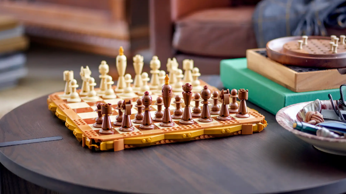 LEGO 40719 Traditional Chess Set officially revealed
