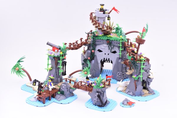 LEGO BrickLink Designer Program 910038 Ominous Isle review