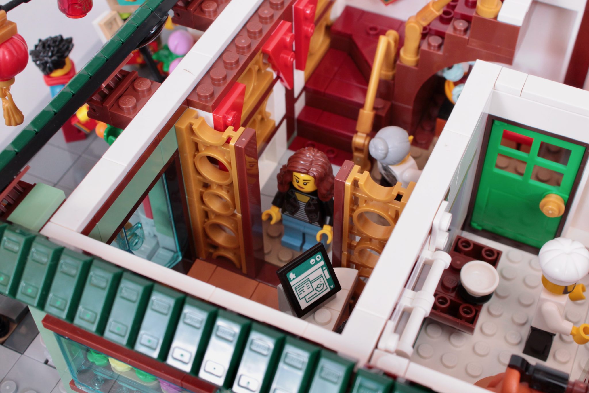 Turn LEGO Family Reunion Celebration into a modular for £25