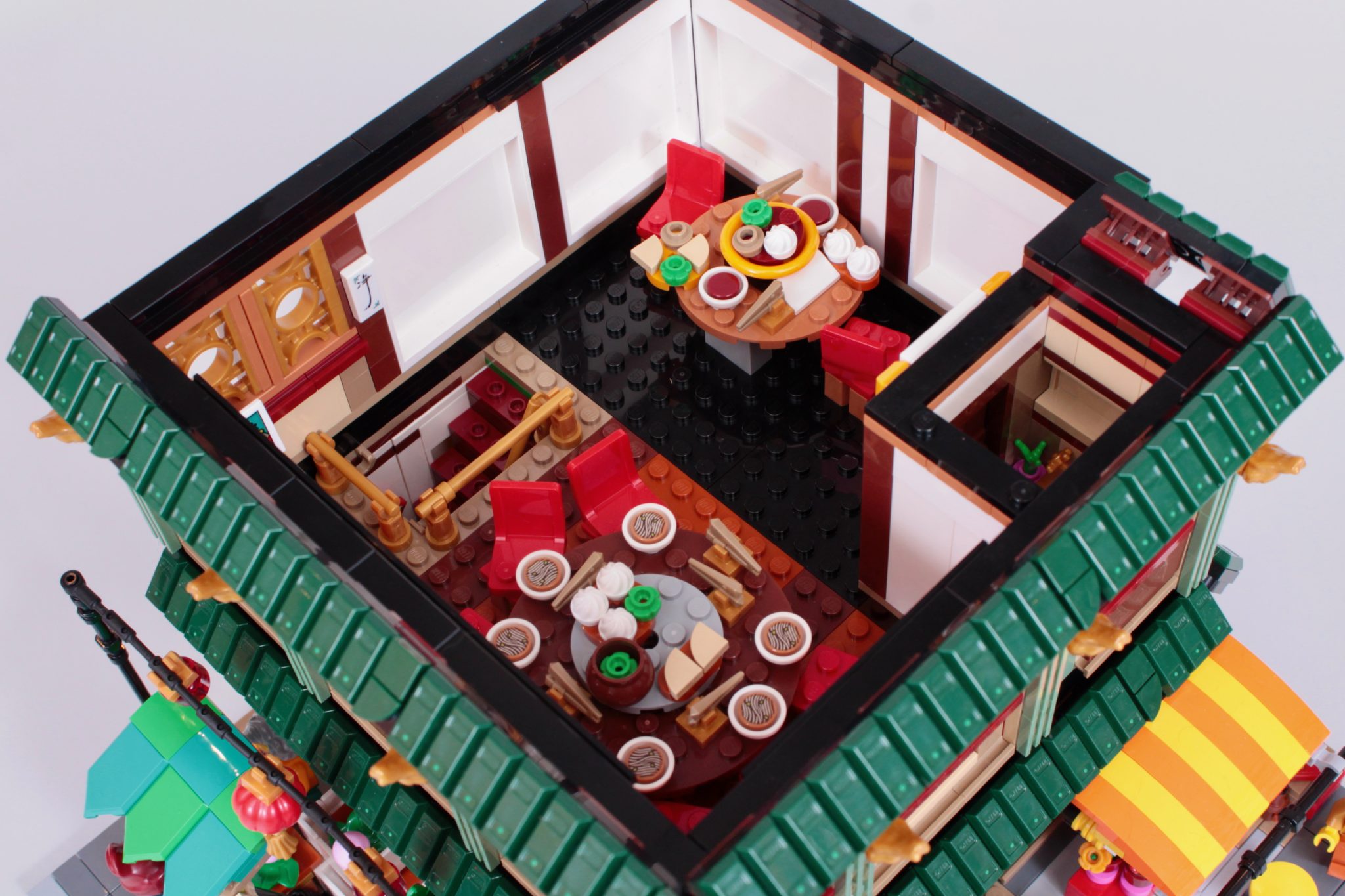Turn LEGO Family Reunion Celebration into a modular for £25
