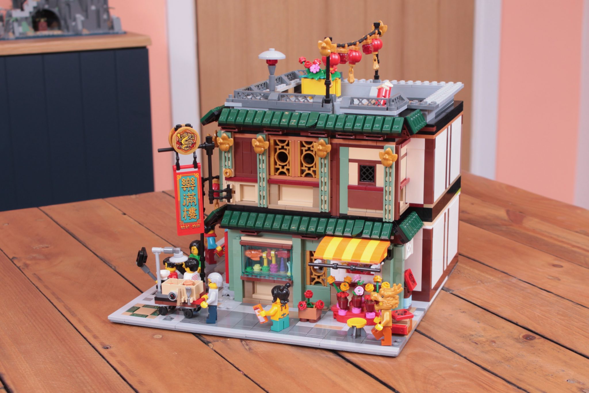 Turn LEGO Family Reunion Celebration into a modular for £25