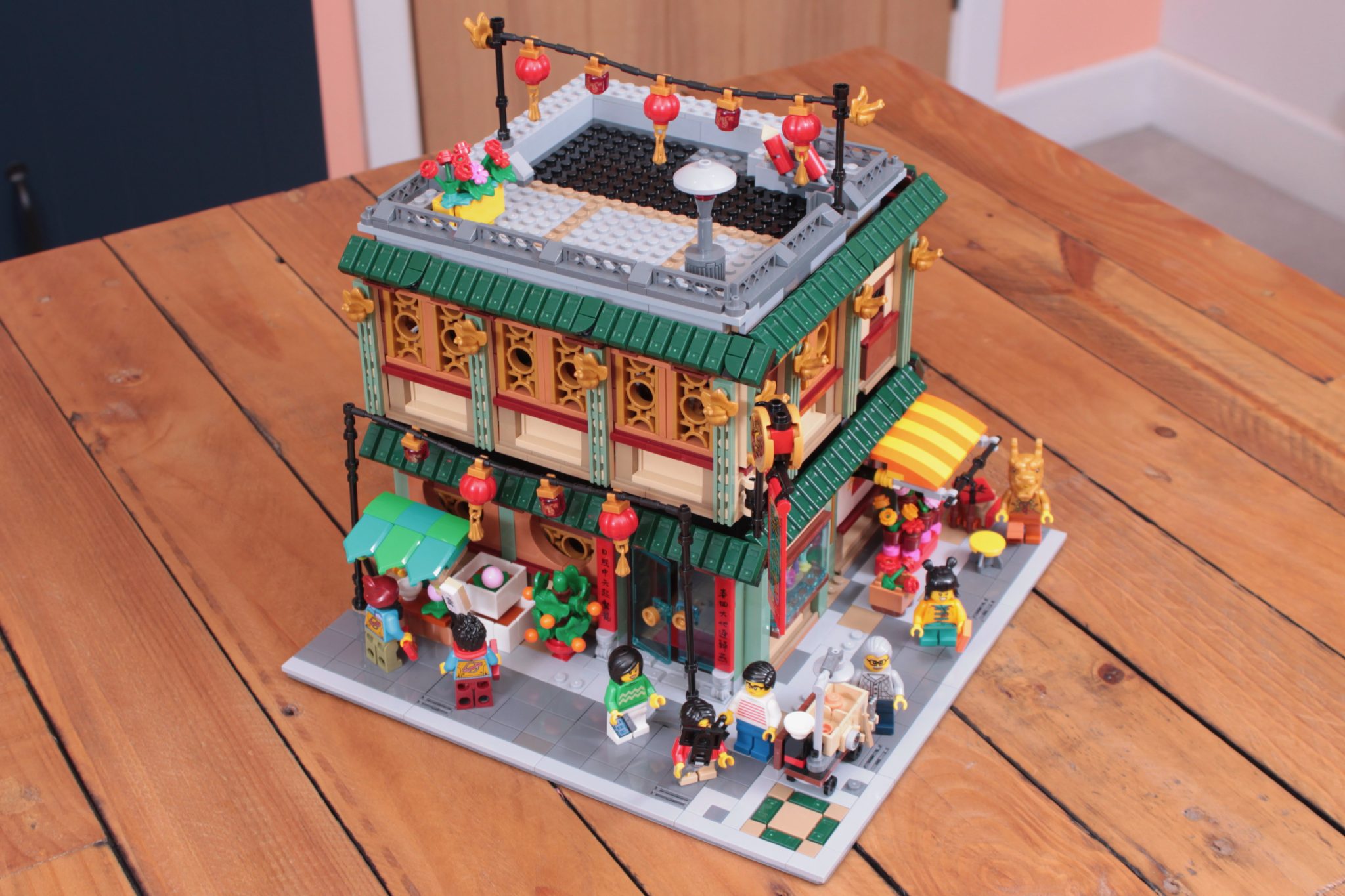 Turn LEGO Family Reunion Celebration into a modular for £25