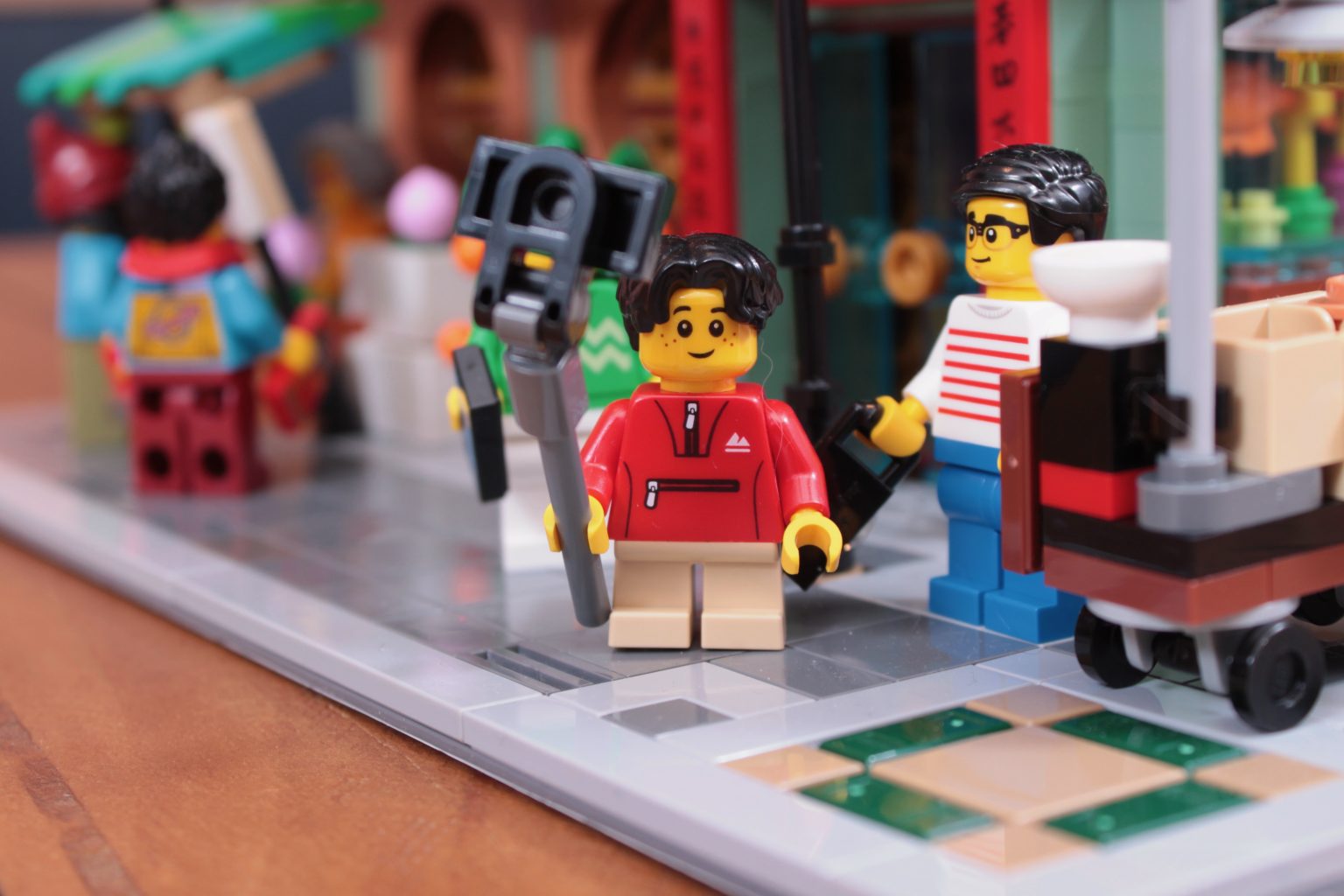 Turn LEGO Family Reunion Celebration into a modular for £25