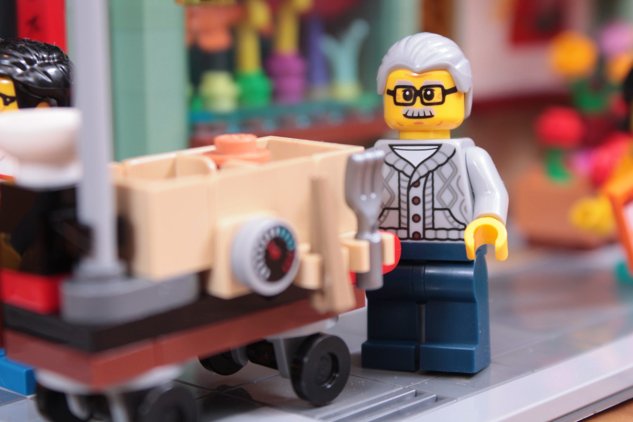 Turn LEGO Family Reunion Celebration into a modular for £25