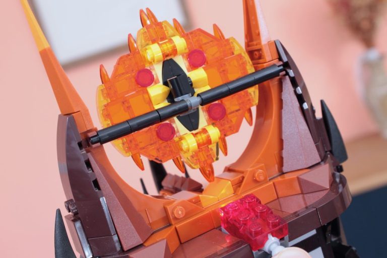 LEGO Icons 10333 Barad-dûr light brick an essential element