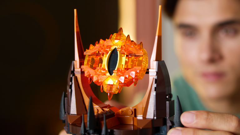 LEGO Icons 10333 Barad-dûr light brick an essential element