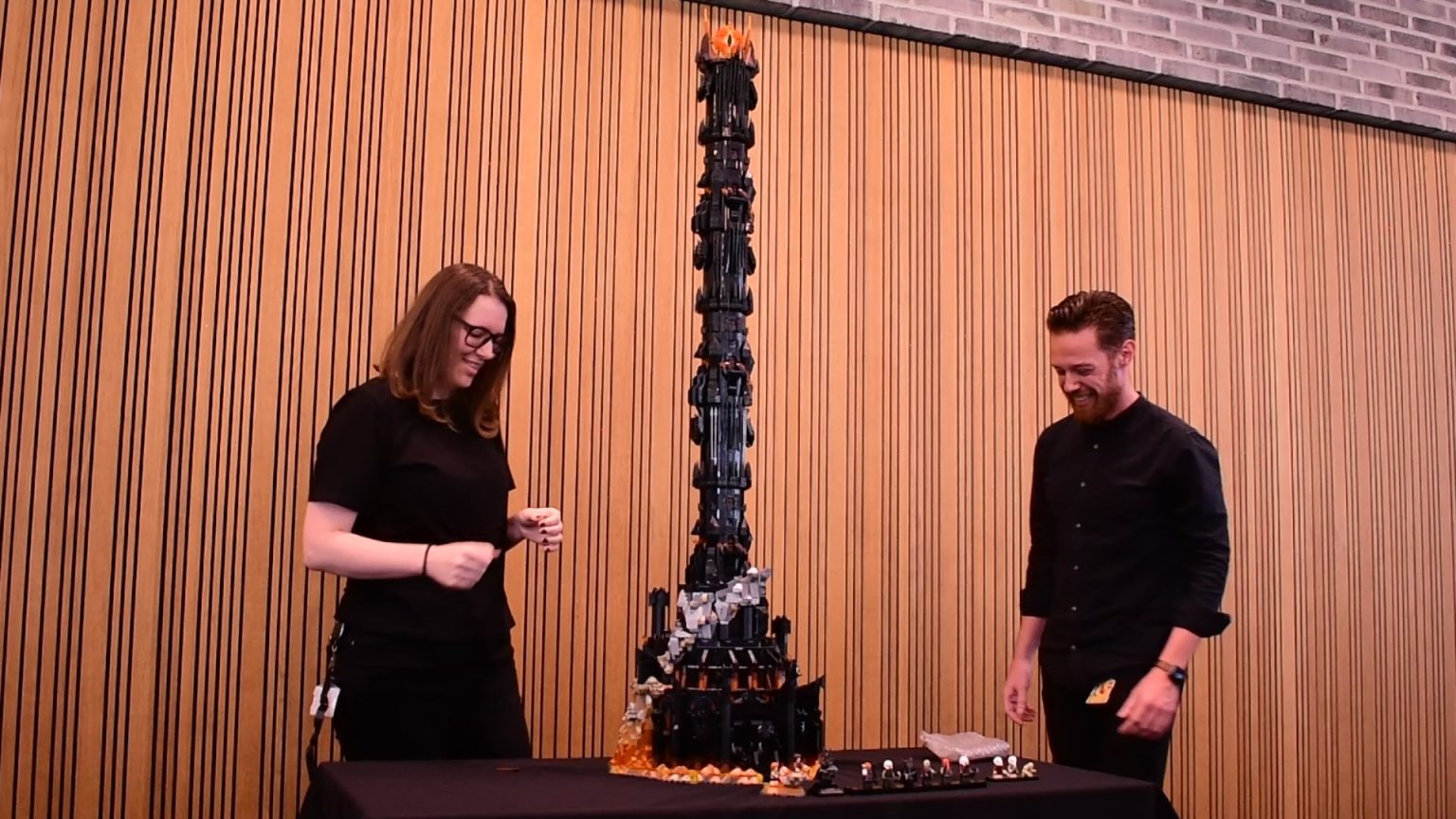 How to stack multiple copies of the new LEGO Barad-dûr
