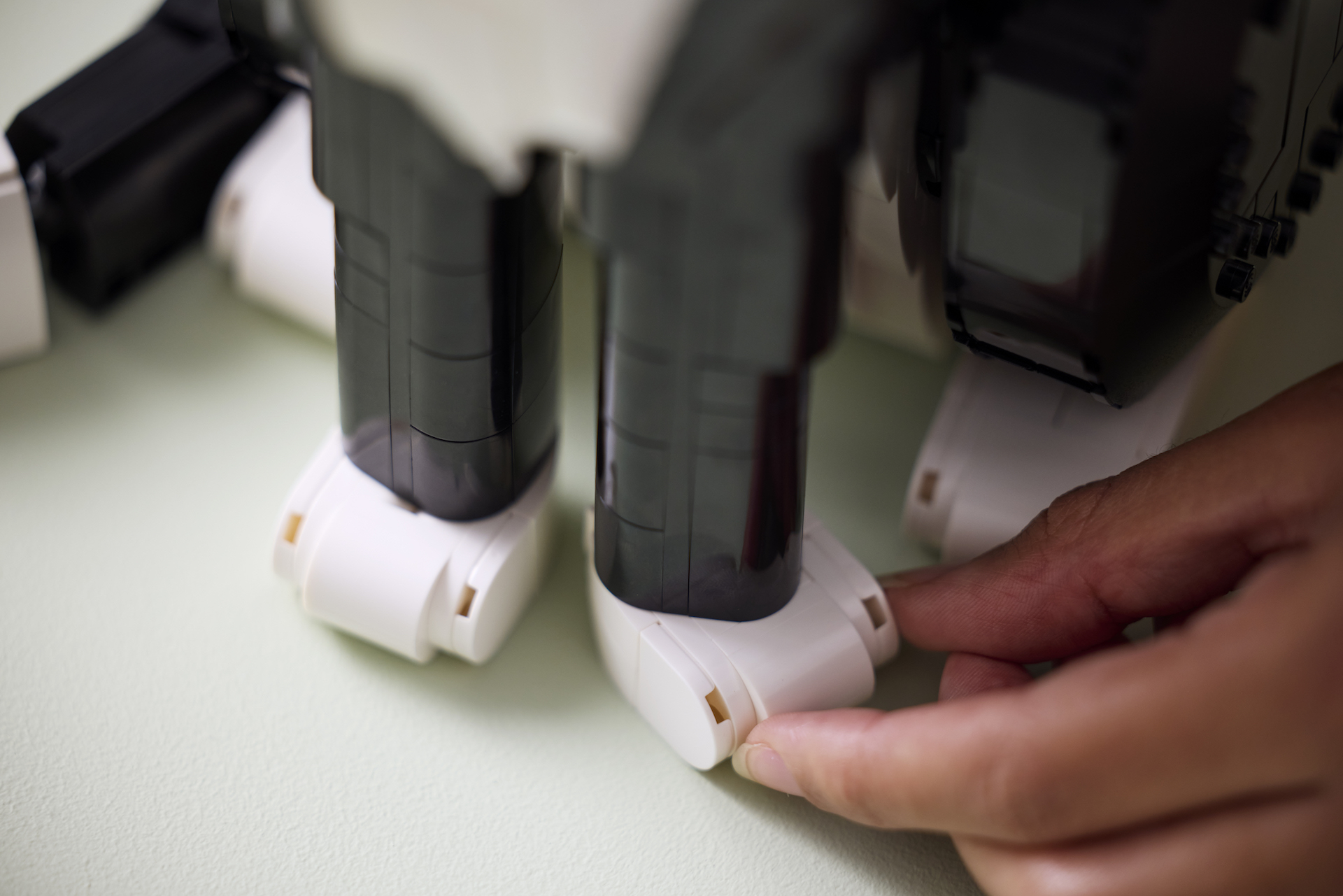 Comparing LEGO Ideas 21349 Tuxedo Cat to the original